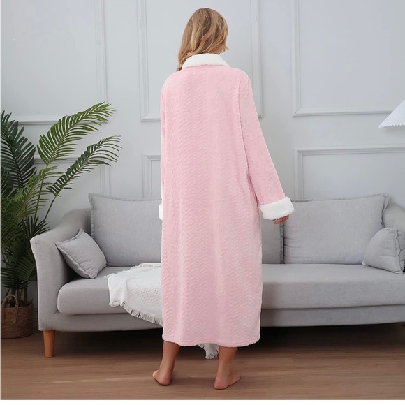 Intimates & Sleepwear | Warm And Cozy Pink And White Robe Awesome For ...